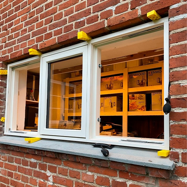 Skal vi klare opmålingen eller monteringen af dine nye vinduer og døre?